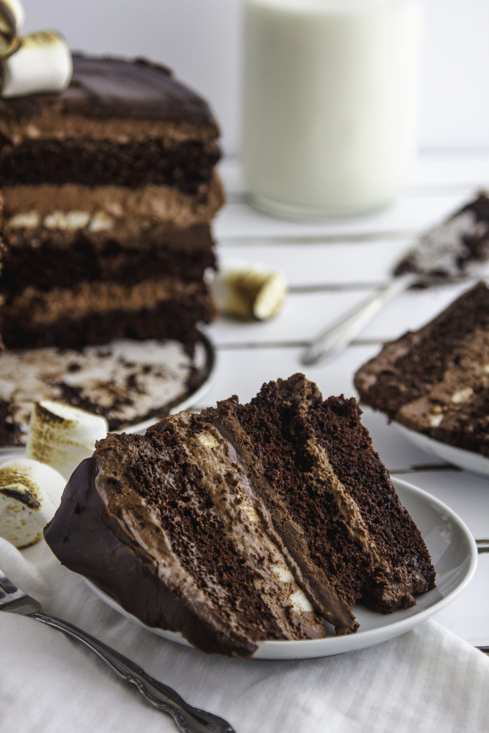 Toasted Marshmallow and Chocolate Cake - Cashmere & Cocktails